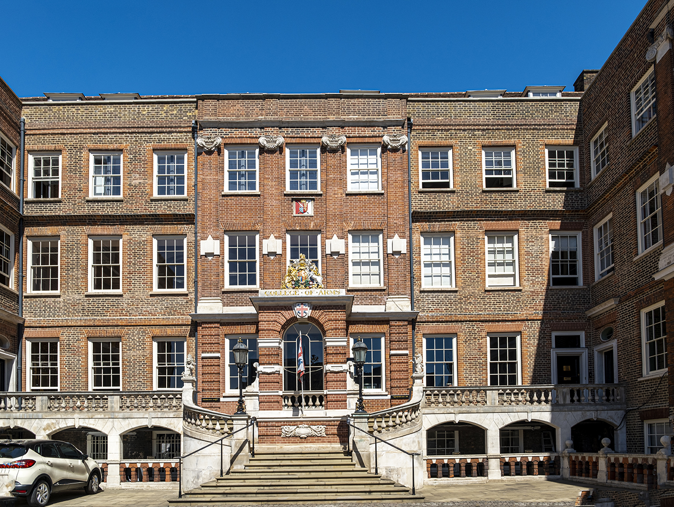 A Chance Encounter at the College of Arms - Six in the City